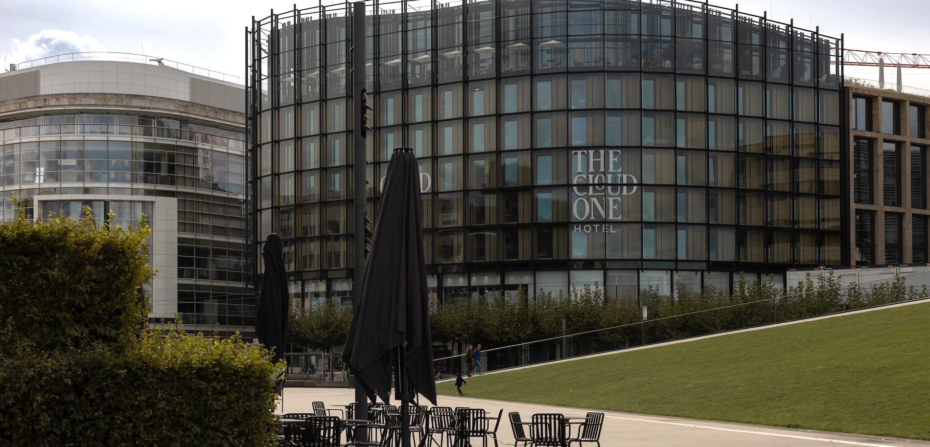 Ein Wolkenatlas wird ergänzt: The Cloud One Düsseldorf - COLD PERFECTION